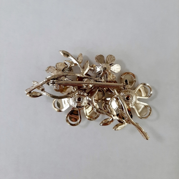 Coro | Jewelry | Vintage Coro Brooch Pin Daisy Flower Gold Tone | Poshmark